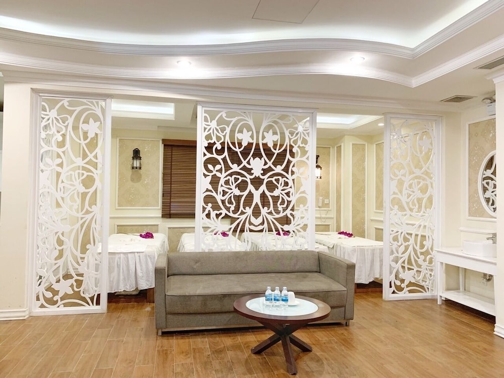 Galina Provides Accommodation With A Garden, A Bar And A Private Pool Area. - 다낭