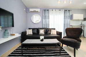 Apartamento Comfort | Sala de estar | TV de ecrã plano