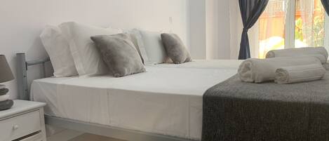 Quarto Comfort, casa de banho partilhada (4) | Cortinas/cortinados opacos, Wi-fi grátis, roupa de cama fornecida