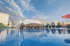 Piscina externa sazonal