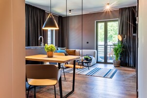 Design-Lodge | Área de estar | Smart TV 49 polegadas com canais via satélite, TV, Netflix