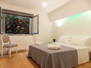 Apartamento Básico | Ferro/tábua de engomar, Wi-fi grátis, roupa de cama fornecida 