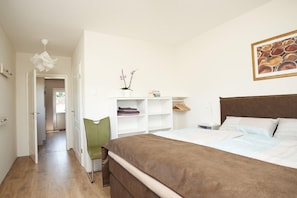 Apartamento (Lüneburg) | 1 quarto, com decoração personalizada, com mobília individualizada 