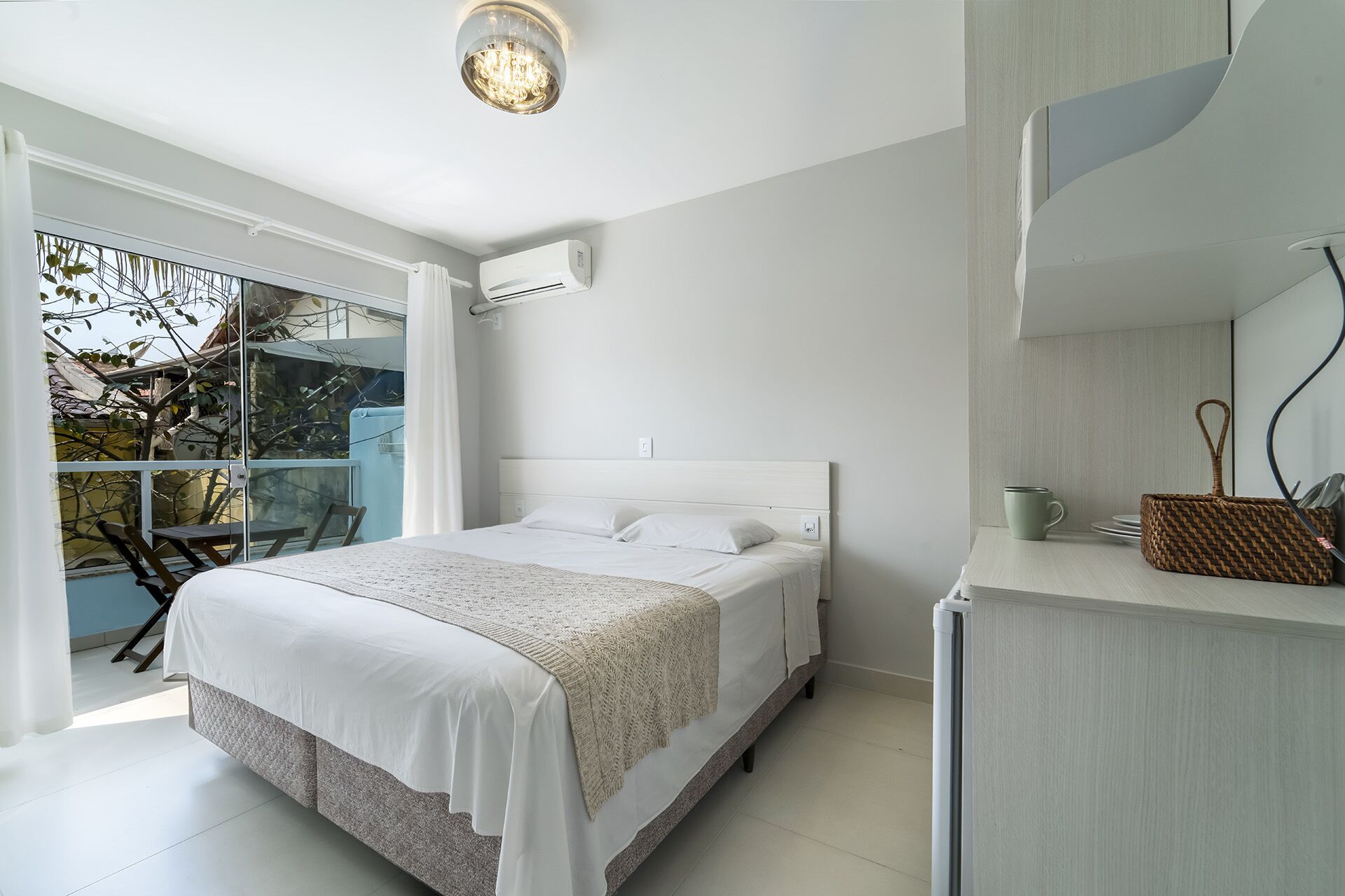 Apartamento Suíte 03 | Frigobar, Wi-Fi de cortesia, roupa de cama