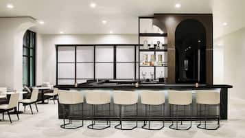 2 bares/lounges, bar na cobertura