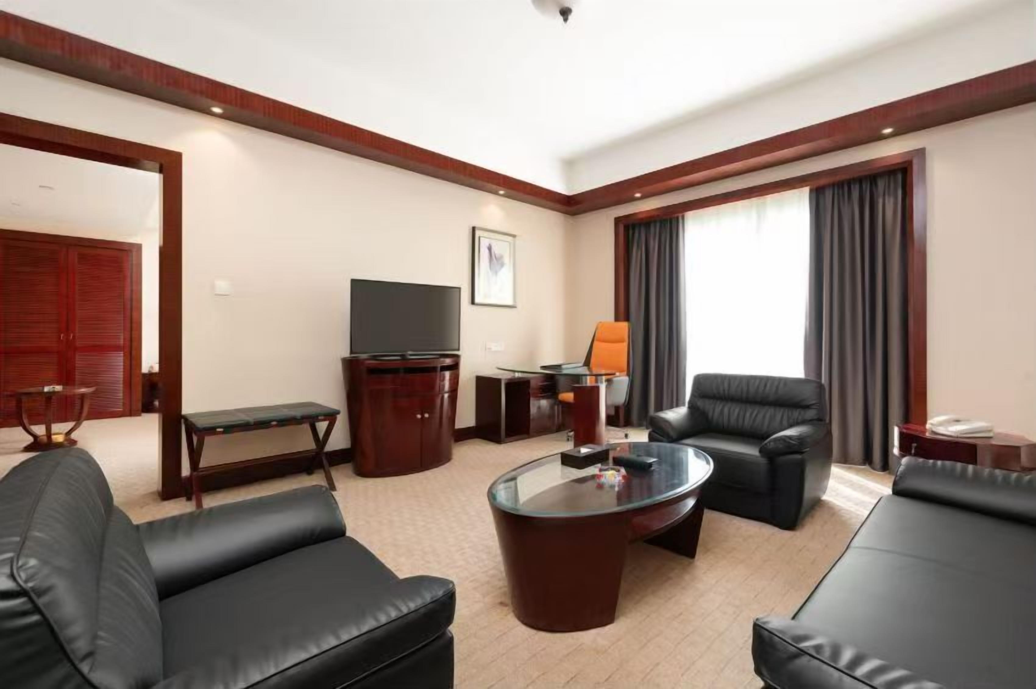 Suíte empresarial | Roupas de cama premium, edredons de pluma, cofres nos quartos