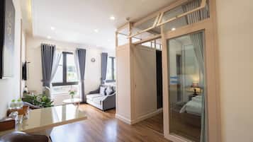Estúdio família | 1 quarto, roupas de cama premium, frigobar, escrivaninha