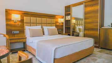 Quarto casal superior | Quartos à prova de som, roupa de cama, acesso para cadeiras de rodas