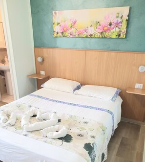 Quarto Duplo Comfort, vista para o mar | Com decoração personalizada, secretária, cortinas/cortinados opacos