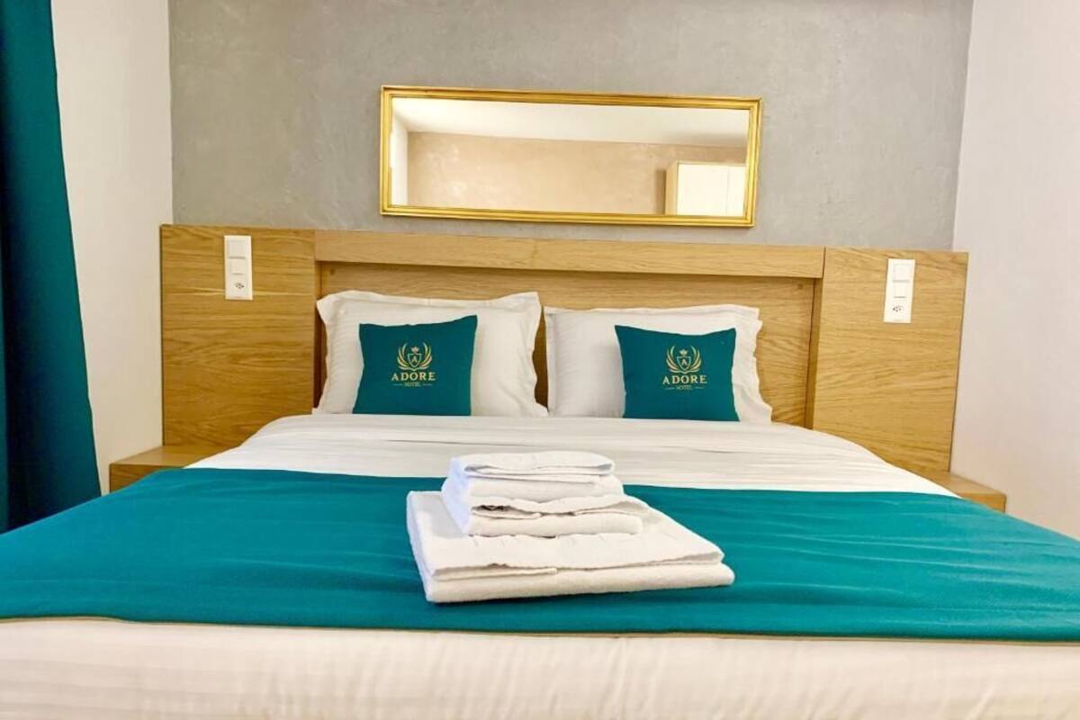 Quarto casal luxo (1st Floor) | Escrivaninha, espaço de trabalho para notebook, Wi-Fi de cortesia