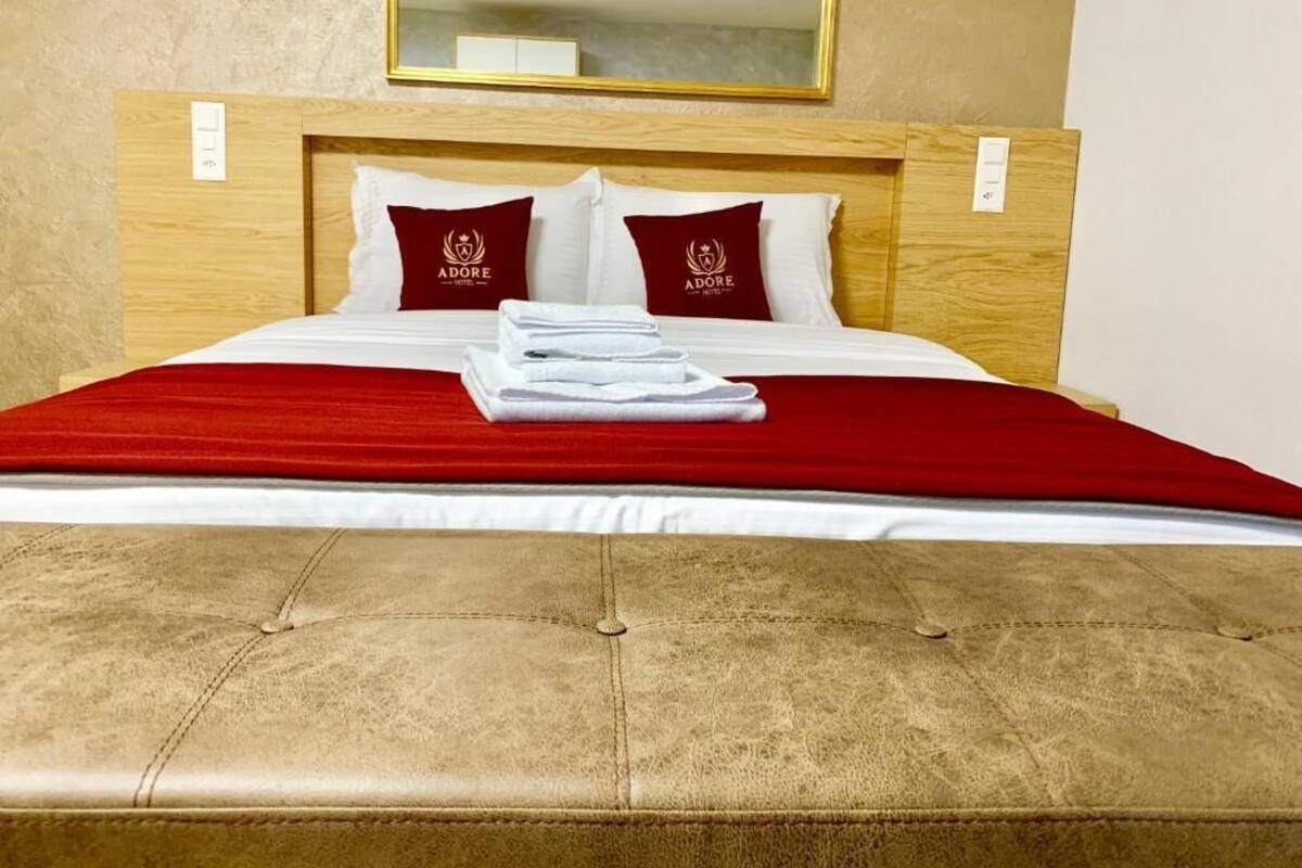 Quarto casal (Extra Large, 1st Floor) | Escrivaninha, espaço de trabalho para notebook, Wi-Fi de cortesia
