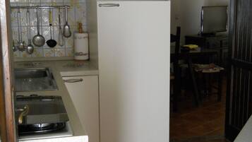 Villa, 3 quartos | Cozinha privada | Um frigorífico/congelador grande, um forno, uma placa de cozinha