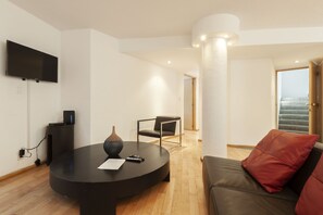 Apartamento Clássico | Sala | TV de ecrã plano