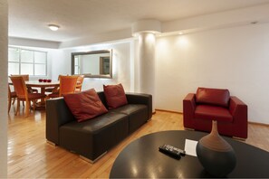 Apartamento Clássico | Sala | TV de ecrã plano