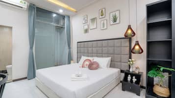 Quarto casal standard, 1 cama Queen | Cofres nos quartos, escrivaninha, quartos à prova de som