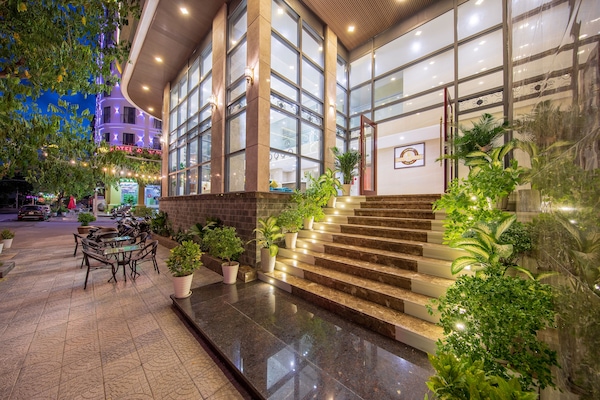 Kiwi Beachside Hotel & Cafe Da Nang - Đà Nẵng