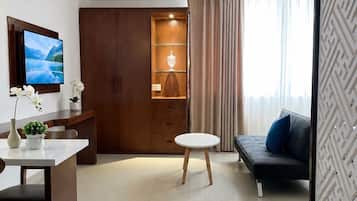 Quarto Triplo Familiar, Vista para a cidade | Minibar, secretária, secretária adequada para computadores portáteis