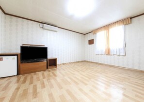 Suite-Estúdio (Condo with Living Room) | Cortinas/cortinados opacos, Wi-fi grátis, roupa de cama fornecida