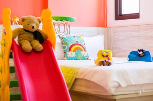 Secretária, quartos insonorizados, camas desdobráveis, Wi-fi grátis 