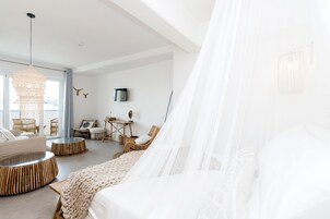 Suite Nobre | Minibar, cofre no quarto, com mobília individualizada, secretária 