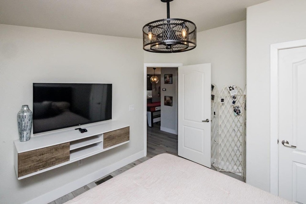 @@@Brand New Home Best Amenities In Parker@@@ Amazing Views Fully Stocked Home - Buckskin Mountain State Park, Parker
