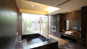Quarto casal luxo | Produtos de toalete grátis, secador de cabelo, chinelos