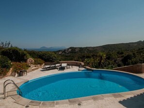 Piscina exterior sazonal, espreguiçadeiras 