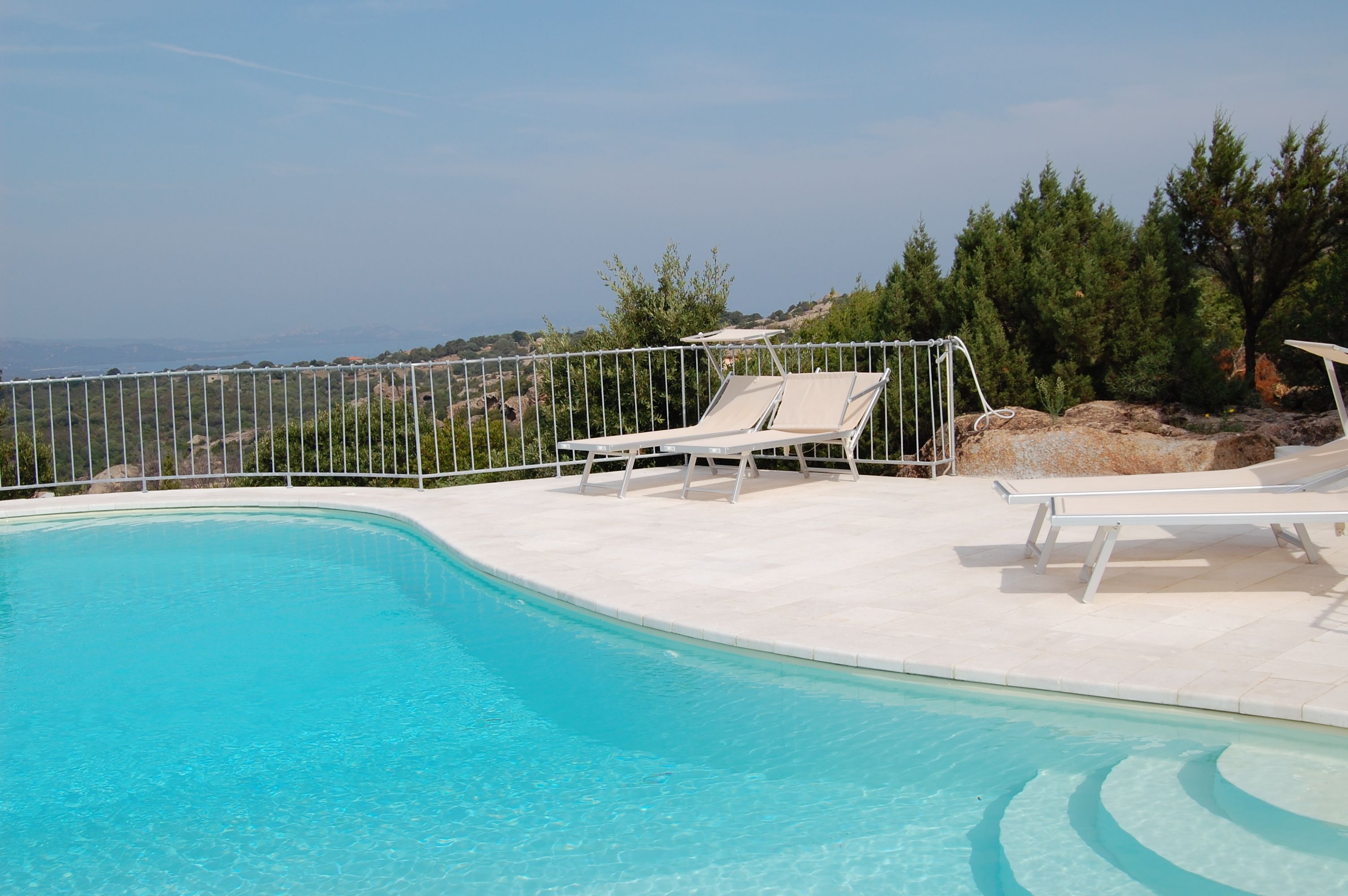 Piscina exterior sazonal, espreguiçadeiras 