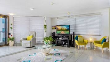 Apartamento Deluxe | 2 quartos, secretária, secretária adequada para computadores portáteis