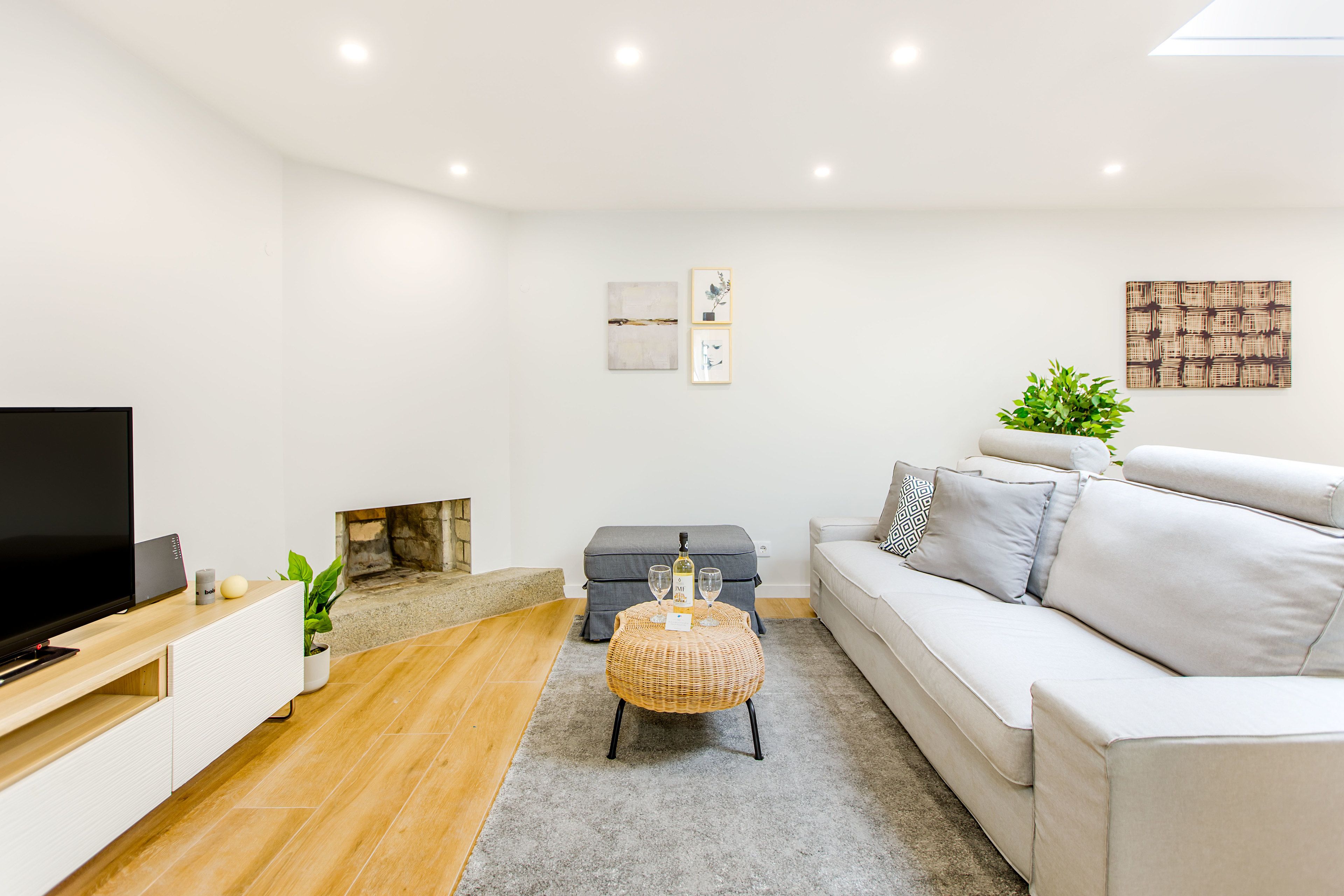 Casa, 3 quartos | Sala | Televisor de ecrã plano de 100 cm com canais por cabo, televisor 