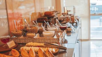 Pequeno-almoço tipo buffet diário incluído