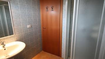 Villa, 5 quartos | Casa de banho | Um polibã, um chuveiro fixo, um secador de cabelo, toalhas fornecidas