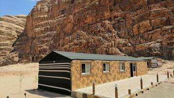 Tenda Tradicional | Cortinas/cortinados opacos, Wi-fi grátis, roupa de cama fornecida