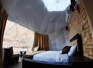Tenda Deluxe (Bubble) | Cortinas/cortinados opacos, Wi-fi grátis, roupa de cama fornecida