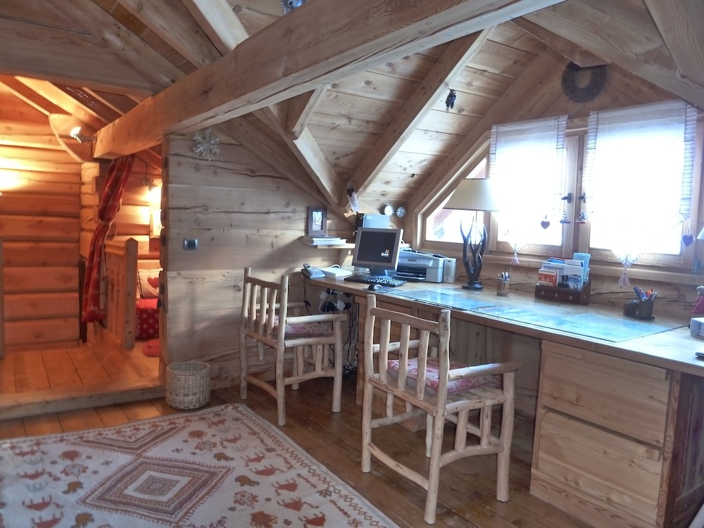 Chalet Bois Massif,150 M2 En Duplex, Volumes Généreux, Ambiance Soignée Et Cosy - Vars