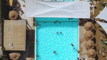 Piscina exterior sazonal