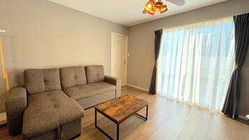 Villa, 3 quartos, fumadores, piscina privativa (12 beds/ BBQ/2 Parking Spaces/Onna 4C) | Sala de estar | TV de ecrã plano