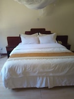 Quarto Duplo para 1 Pessoa | Secretária, Wi-fi grátis, roupa de cama fornecida