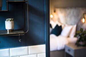 Quarto casal (King Bed) | Comodidades do banheiro | Toalhas de banho 