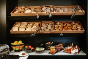 Café da manhã com buffet todos os dias mediante uma taxa