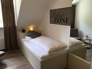 Quarto solteiro | Wi-Fi de cortesia, roupa de cama