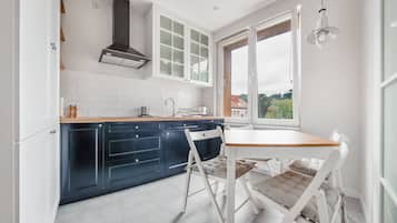 Apartamento (6) | Cozinha privada | Geladeira grande, cooktop, chaleira elétrica