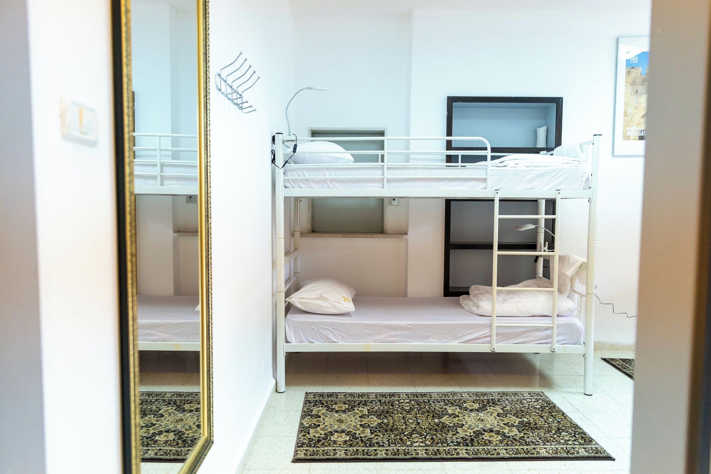 Dormitório compartilhado básico, várias camas (12 Beds) | Escrivaninha, espaço de trabalho para notebook, Wi-Fi de cortesia