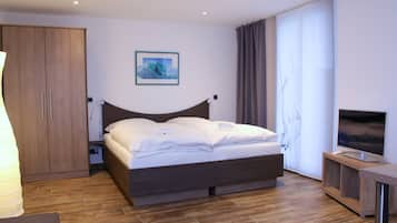 Quarto casal ou duplo clássico, para não fumantes (Bonn) | Escrivaninha, espaço de trabalho para notebook, Wi-Fi de cortesia