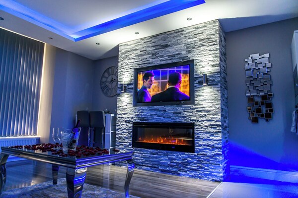 Aphrodite Suites - Bradford