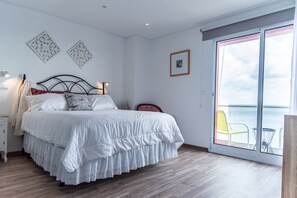 Quarto Duplo, varanda, vista para o mar | Cortinas/cortinados opacos, Wi-fi grátis, roupa de cama fornecida 