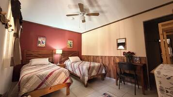 Habitación Doble Individual | Edredões de penas, com decoração personalizada