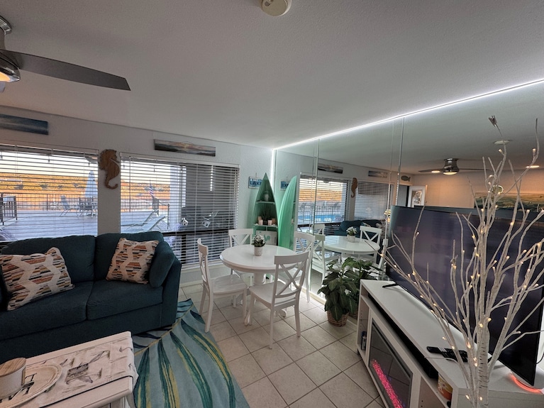 Fun N The Sun Lake Travis Resort 105 - Spicewood, TX