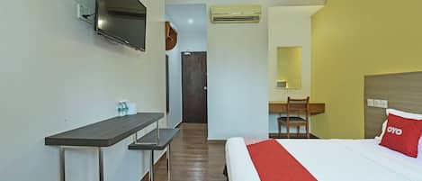 Quarto Duplo Deluxe, 1 cama king-size | Secretária, Wi-fi grátis, roupa de cama fornecida