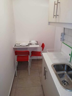 Apartamento, 1 quarto | Opções para refeição no quarto